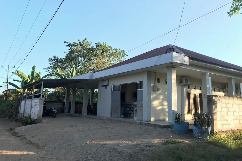 Oyo 92608 Penginapan Mc Lodge - Labuan Bajo