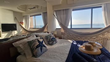Apartamento | 2 quartos, escrivaninha, cortinas blackout