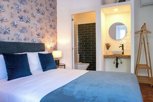 Quarto casal clássico | Quartos à prova de som, Wi-Fi de cortesia, roupa de cama