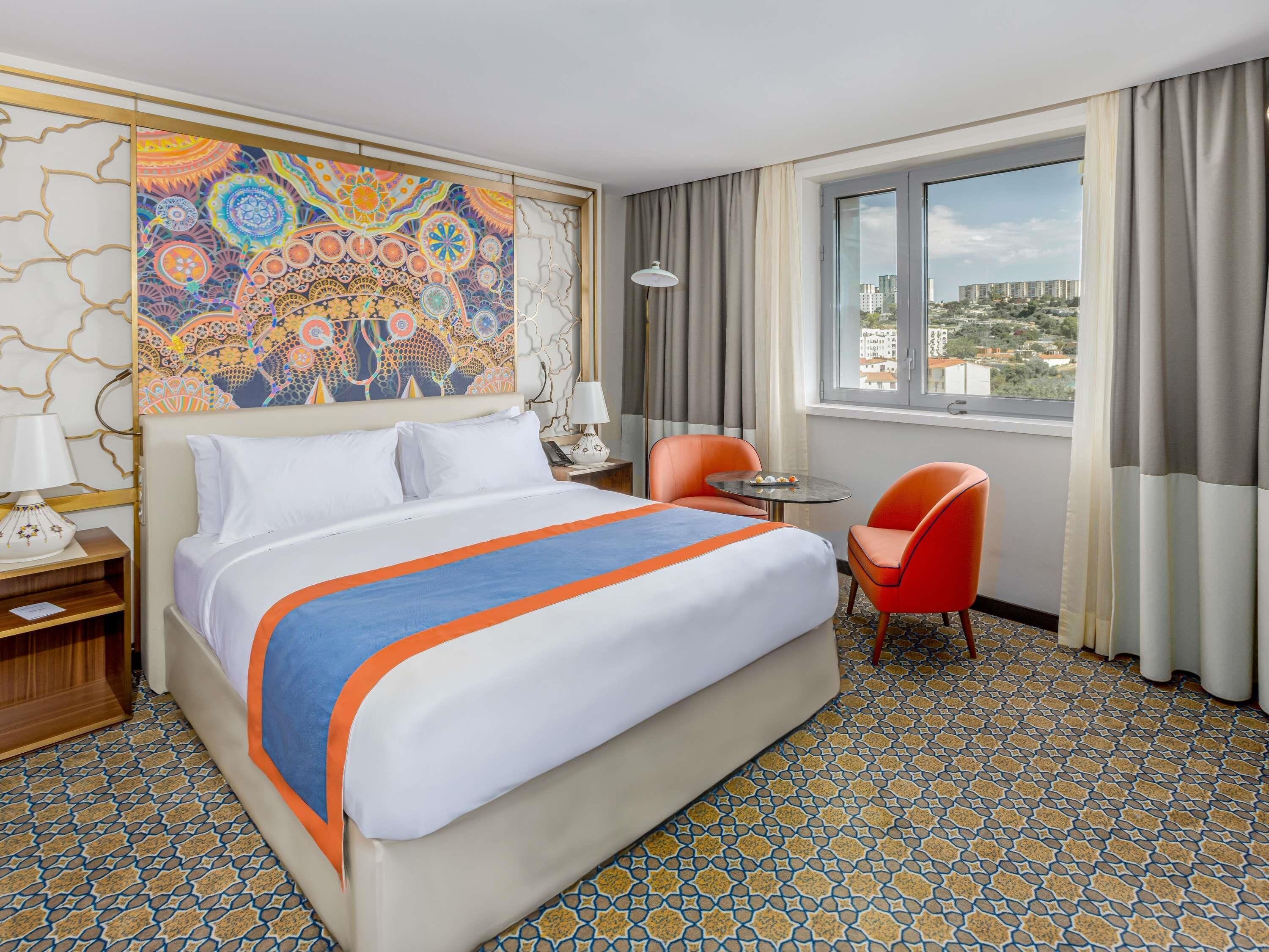 Quarto Clássico, 1 cama king-size, Vista para a cidade | Roupa de alta qualidade, minibar, quartos insonorizados 