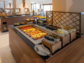 Café da manhã com buffet todos os dias mediante uma taxa