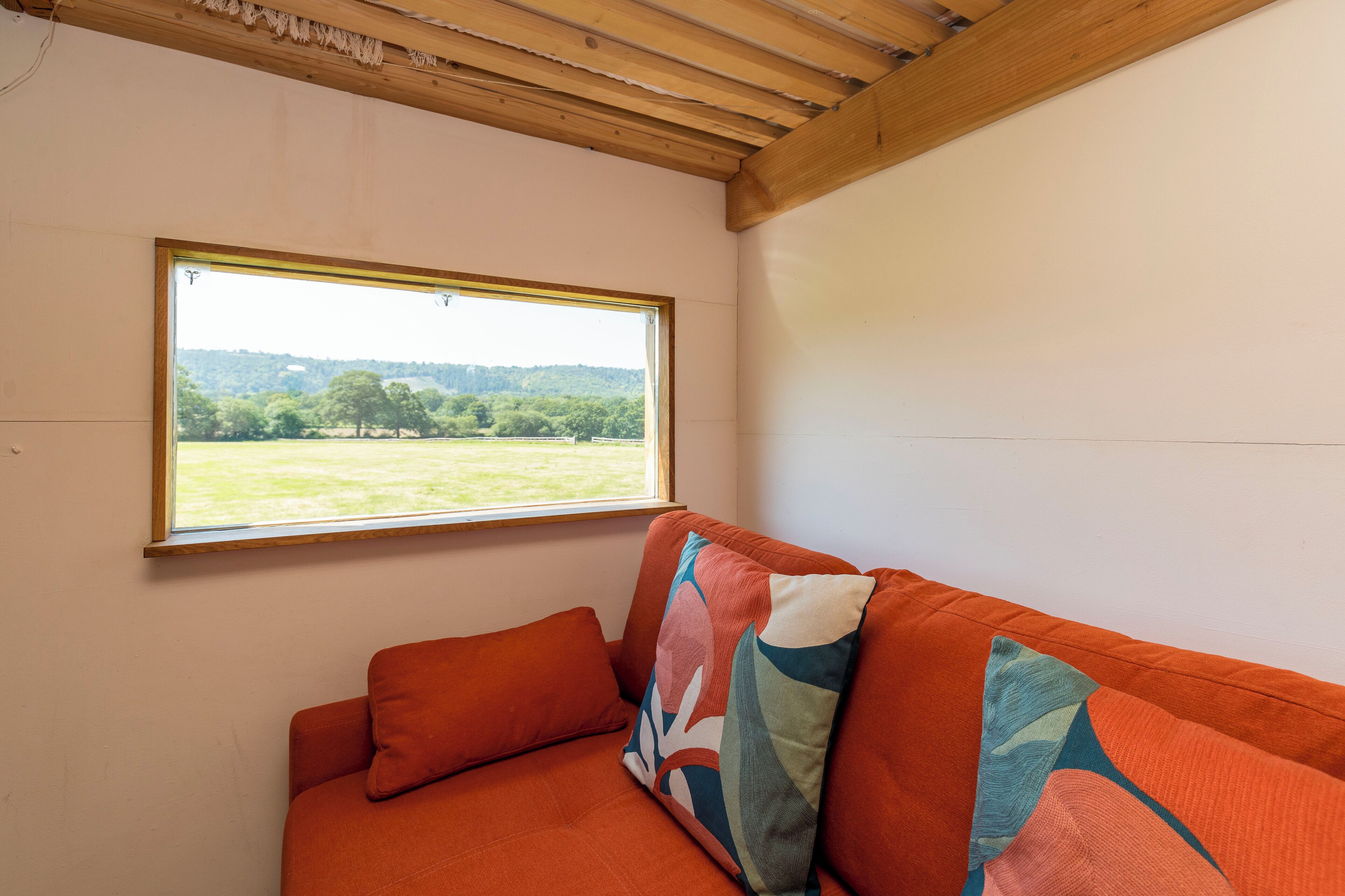 Unique Cabin With Breathtaking Views, Outdoor Bath, And Private Field. Sleeps 4 - South Downs