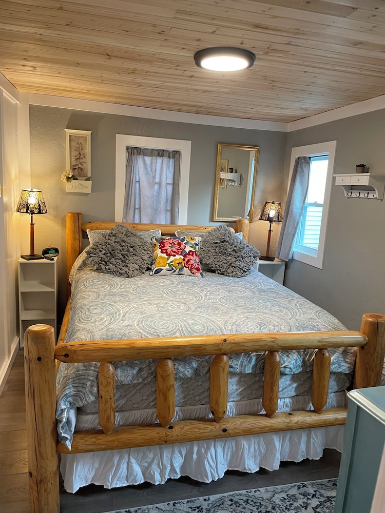 200 Ft. From The Lake! Includes Kayak & 4 Man Paddle Boat-long Term Avail. - Michigan