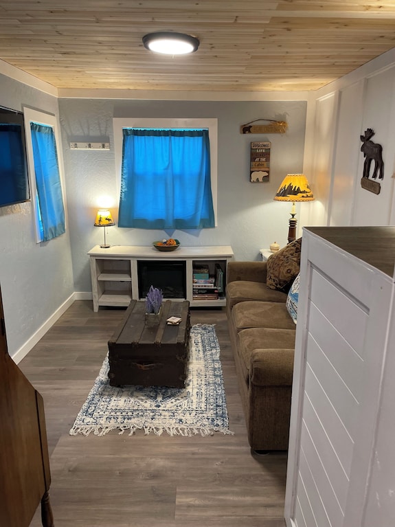 200 Ft. From The Lake! Includes Kayak & 4 Man Paddle Boat-long Term Avail. - Houghton Lake, MI