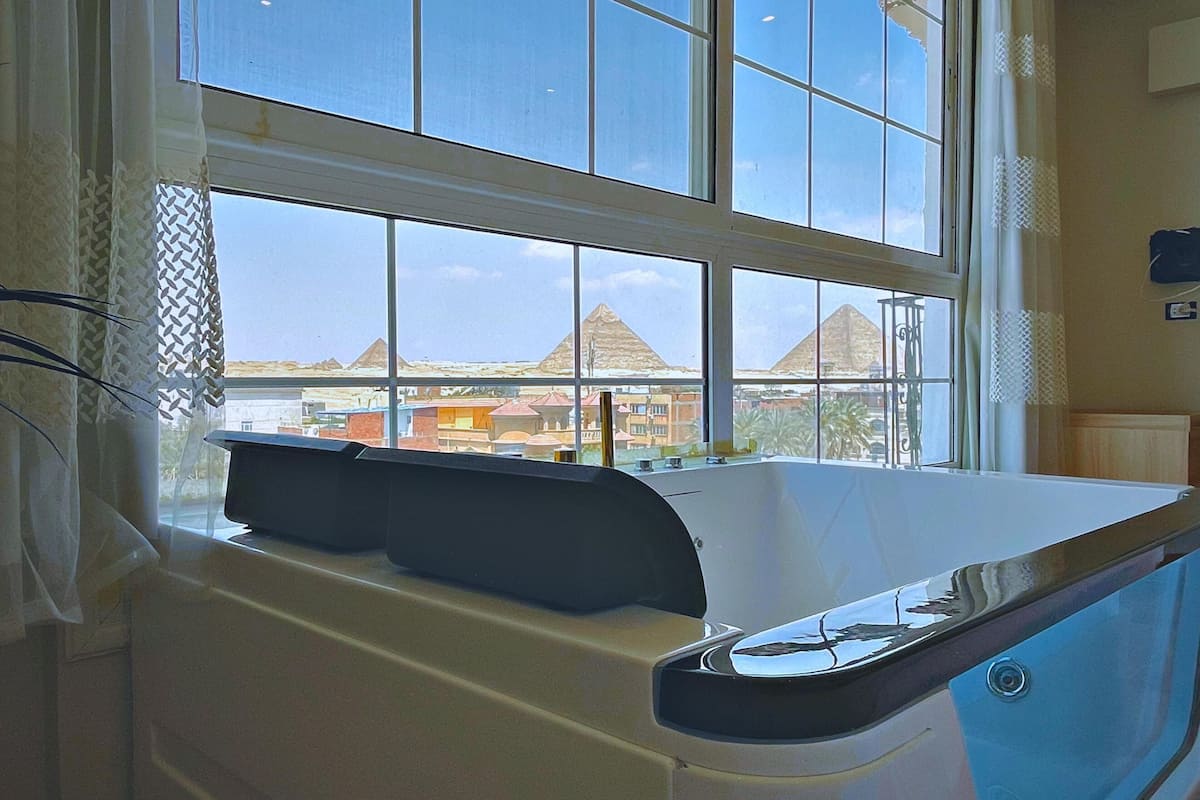 Suíte superluxo, banheira de hidromassagem, vista para a cidade | Vista do quarto