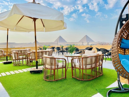 Restaurante. Palm Pyramids