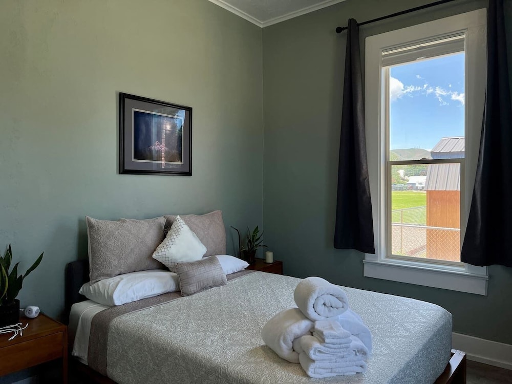 Brick House, 1 Bdrm, Quail Ridge 50% Off! - Baker City, OR