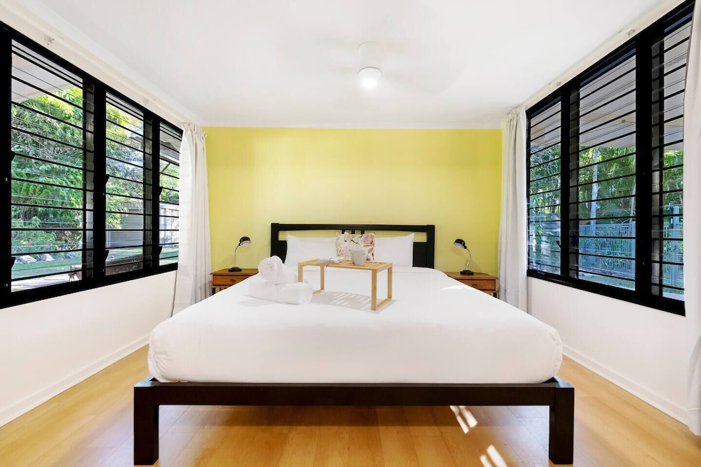 Tropical Tranquillity Spacious Poolside Cottage - Darwin