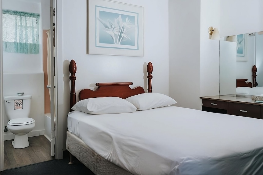 Better Choice For Your Vacation! Kitchenette, Outdoor Pool, Short Walk To Beach - Honolulu, HI