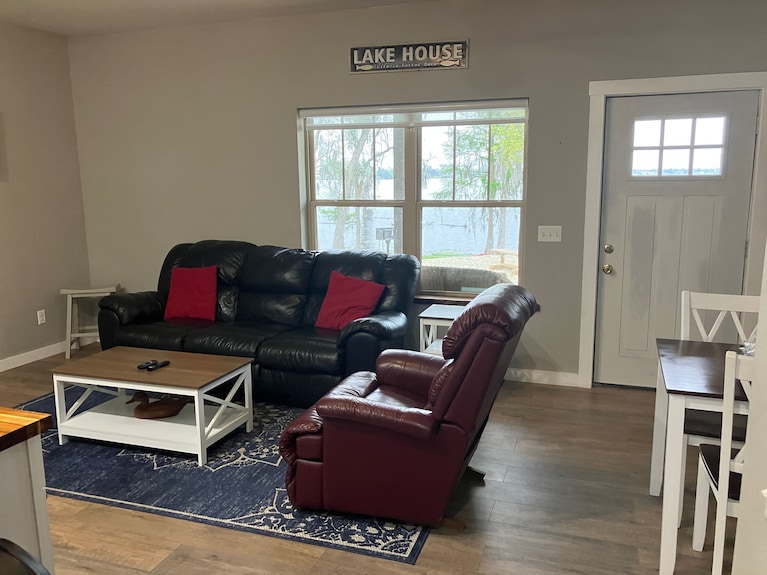 Lake Front Cottage With Kayaks, Dock, & Ev Charger - Pet Friendly/sleeps 4 - Florida