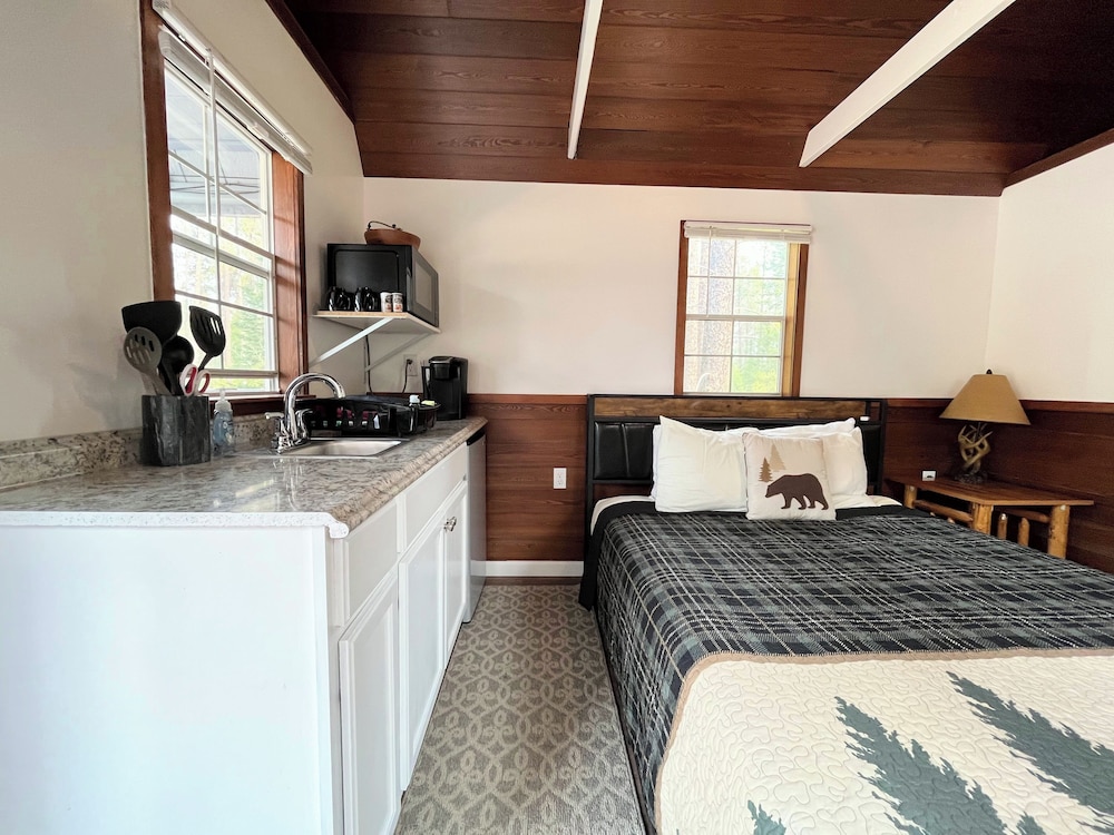 Casita 1, Tiny Home In Wood Area, 1 Mile From Glacier Entrance- 2 Guests - West Glacier, MT