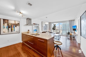 Apartamento básico, 1 cama King e sofá-cama | Cozinha privada