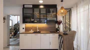 Apartamento design (Folclore) | Cozinha privada | Frigobar, micro-ondas, cooktop, lava-louças