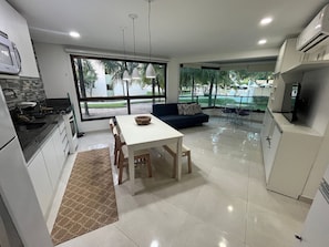 Apartamento | Cozinha privada | Geladeira, micro-ondas, liquidificador