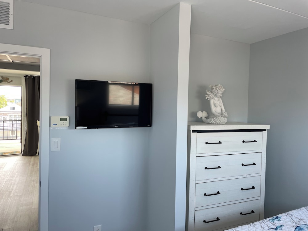 Settle In The Sun!
Fantastic Centrally Located North Wildwood Condo - Avalon, NJ