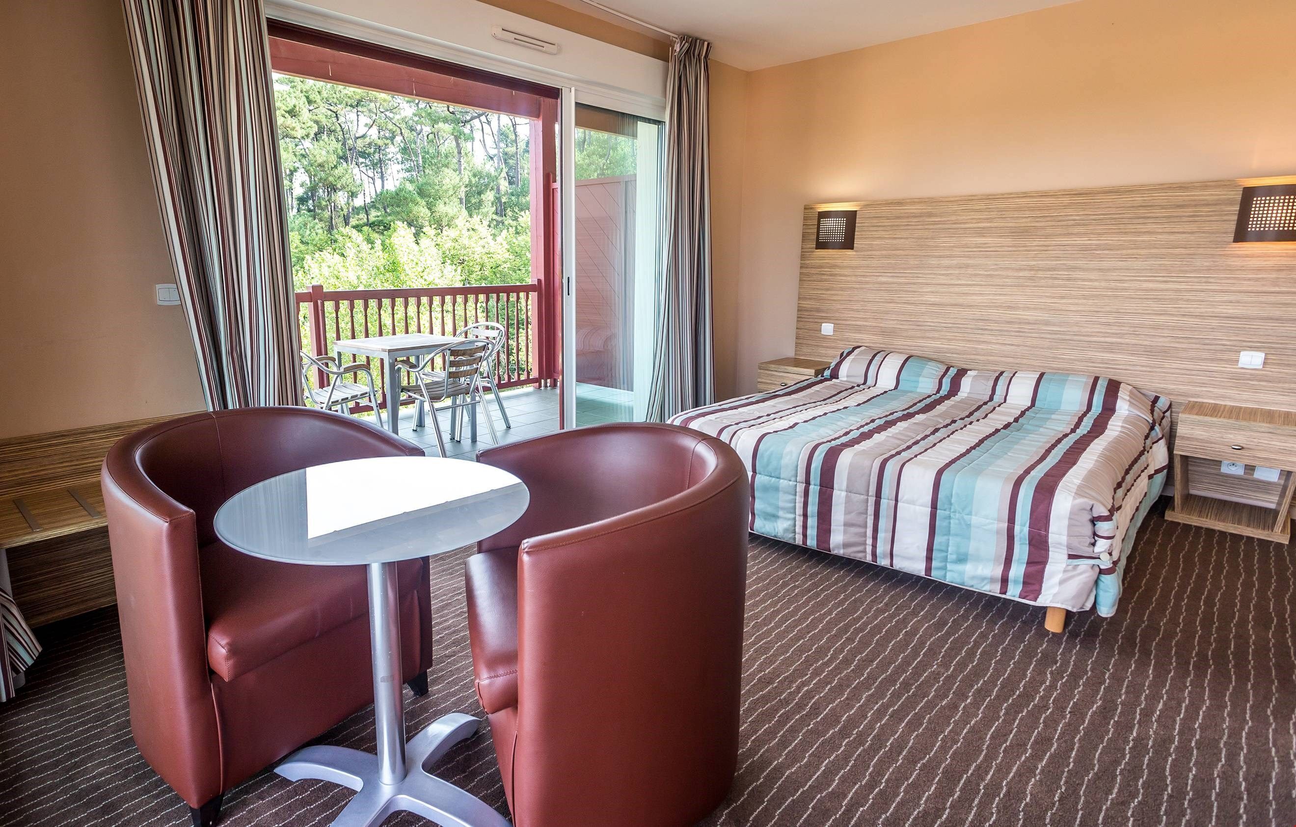 Suite Pour 3 Avec Terrasse | Piscine Chauffée - Biarritz