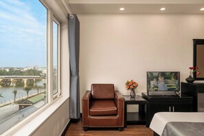 Quarto Quádruplo Deluxe, 2 quartos, 2 casas de banho, vista para o rio | Ar condicionado