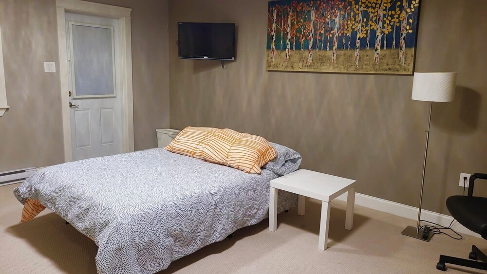 15 Minutes to Downtown Halifax! Family size townhouse with deck ...