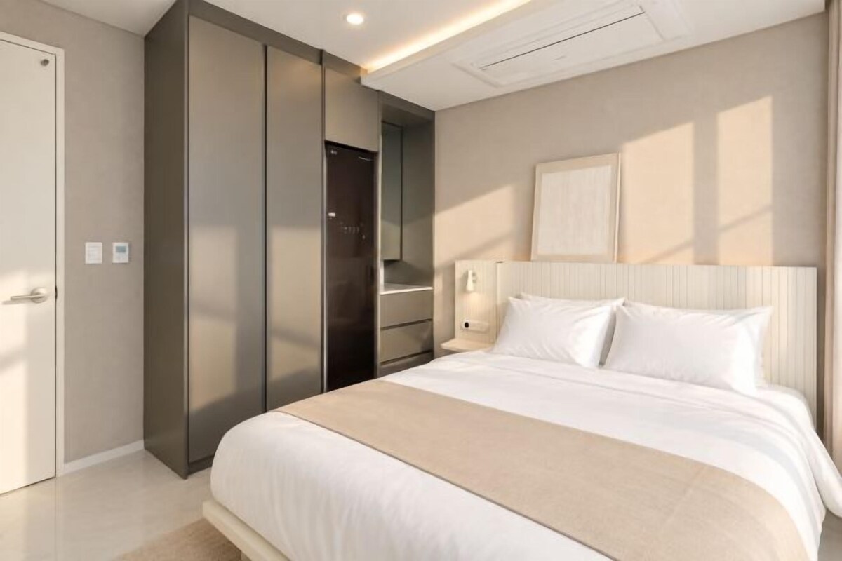 Cortinas blackout, quartos à prova de som, Wi-Fi de cortesia
