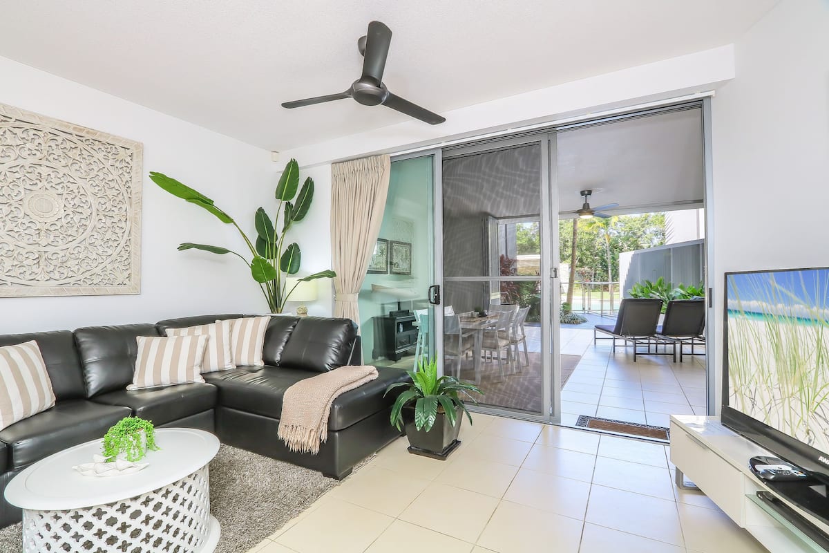 Apartamento Deluxe, 1 quarto, terraço, vista para a piscina | Sala de estar
