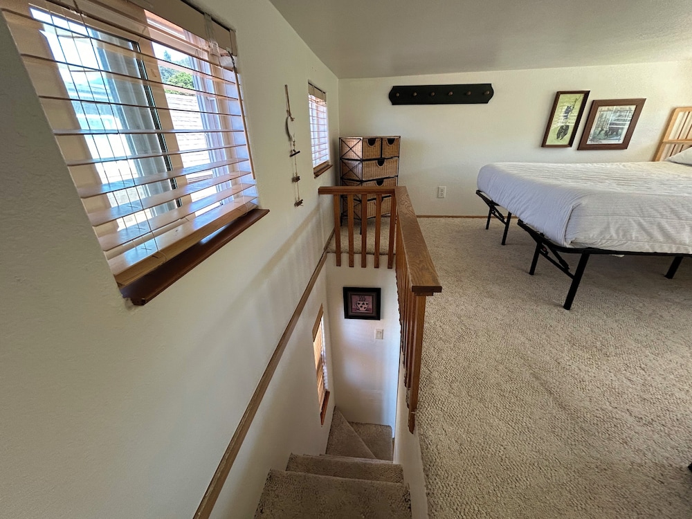 Ocean Front Cabin 11 With Private Jacuzzi & Superb Views - Brookings, OR