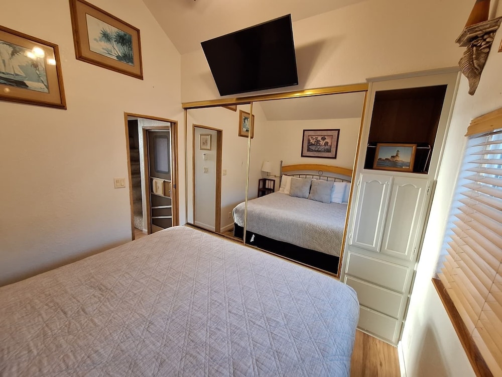 Ocean Front Cabin 11 with Private Jacuzzi & Superb Views - Del Norte ...