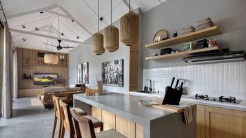 Vila superluxo | Cozinha privada | Geladeira, micro-ondas, cooktop, cafeteira/chaleira