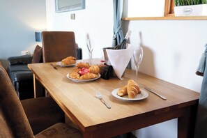 Televisor de ecrã plano de 32 polegadas com canais por cabo, lareira 