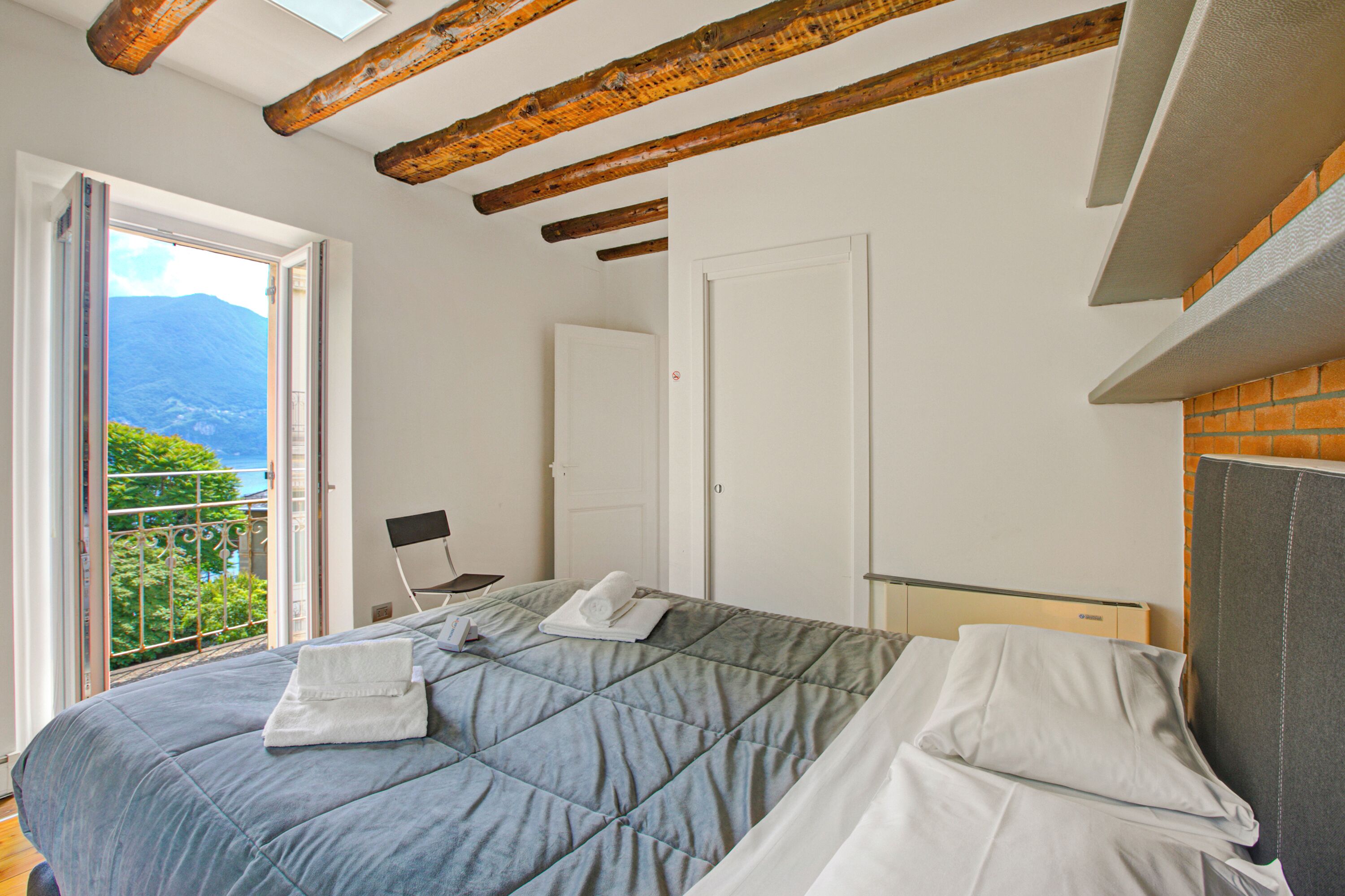 2 quartos, cofre com capacidade para portátil 