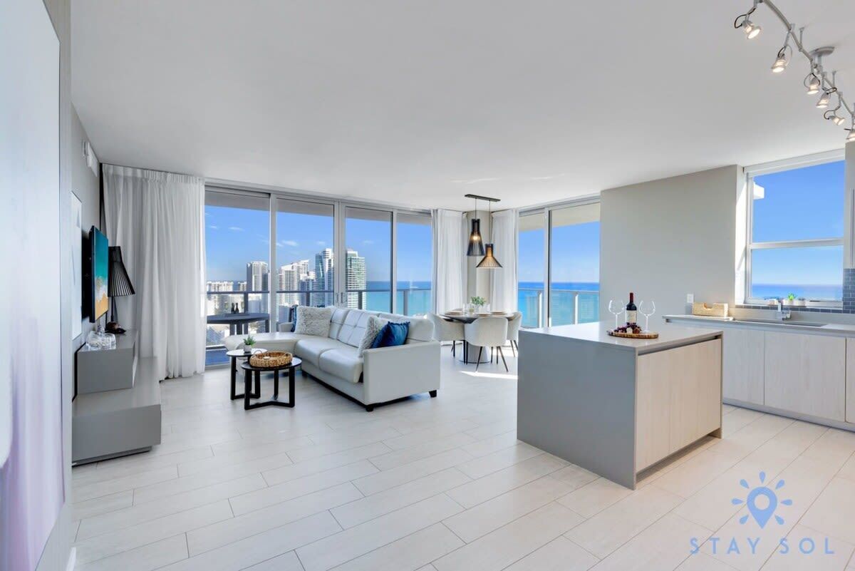 Luxury 2br Front Ocean| Bay View| Amazing Pools - Hollywood, FL