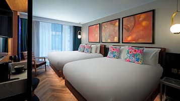 Quarto Deluxe, 2 camas de casal | Lençóis de algodão egípcio, roupa de alta qualidade, minibar