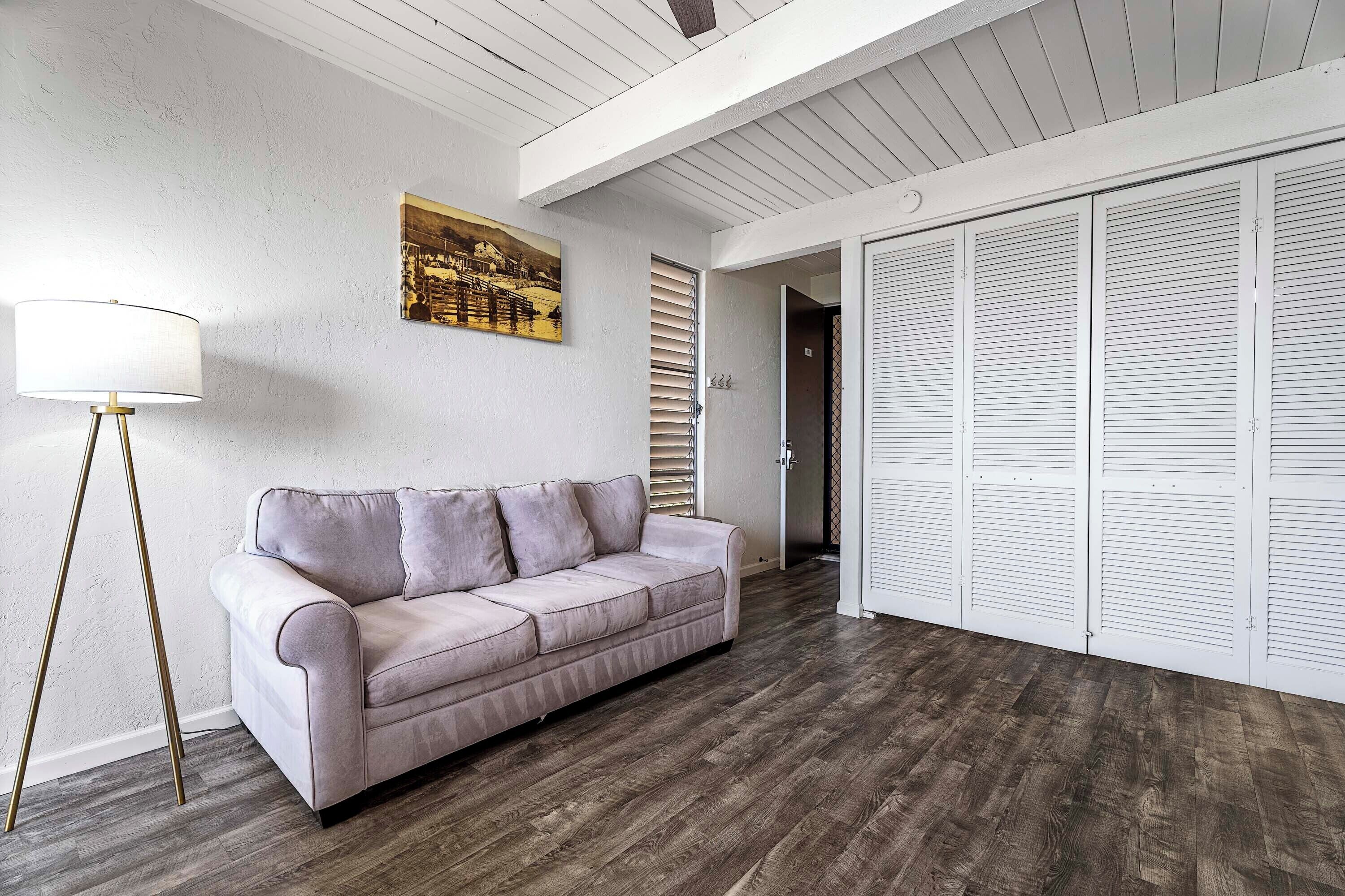 Kona Mansions#105 1st Floor, Remodeled Unit W/ocean Views & Air Conditioning - Kailua