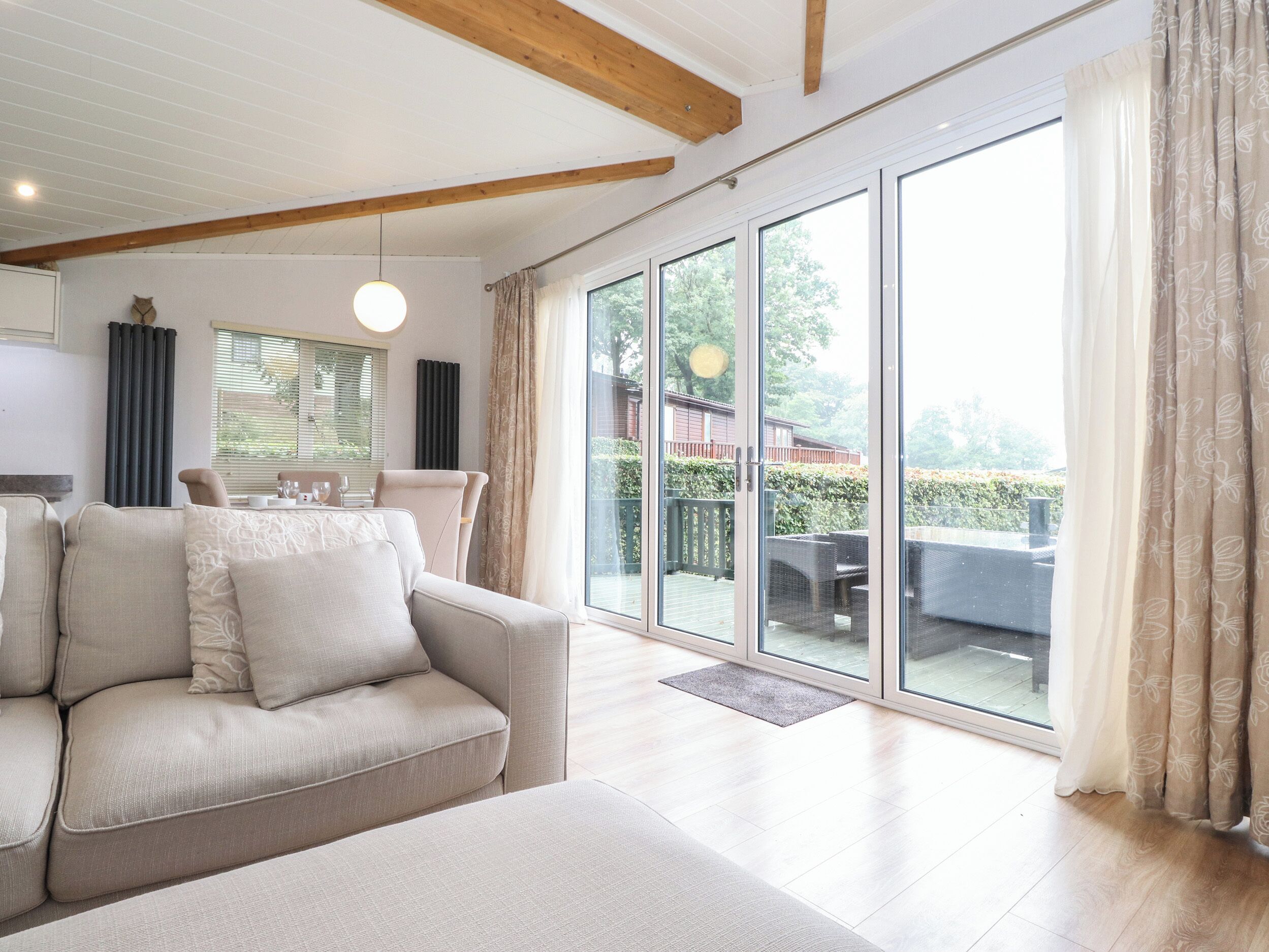 Serendipity, Family Friendly, With A Garden In Bowness-on-windermere - Coniston