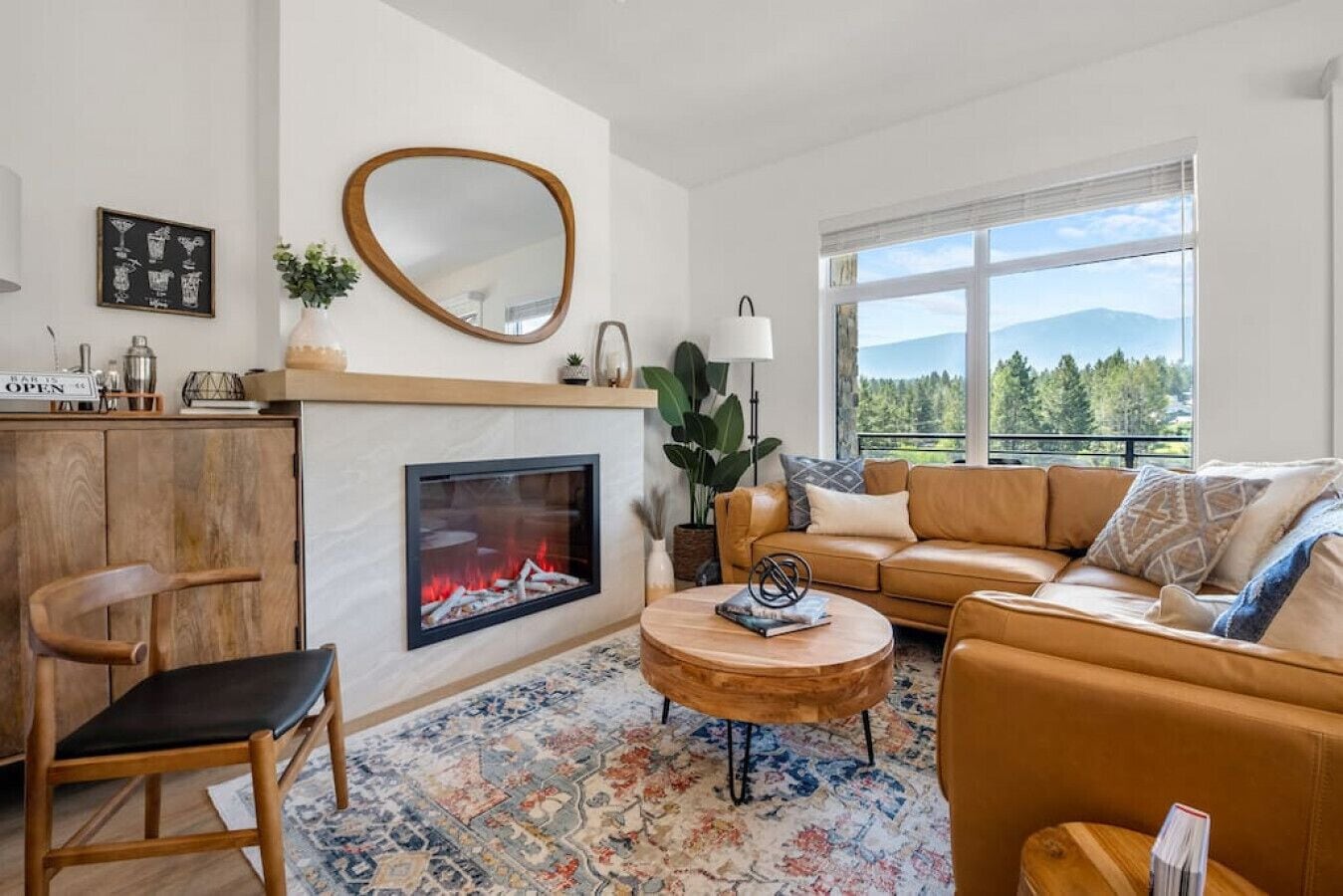 The Bauhaus | Private Hot Tub | Walk To Lake | Mcm - Invermere