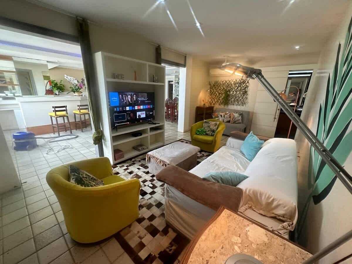 Ocean Front Copacabana - 1 Min From The Beach - Copacabana