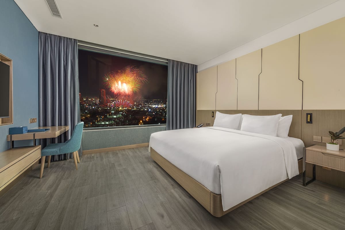 Deluxe Double Room, Partial Ocean View and City View | Roupas de cama premium, camas com colchões pillow-top, frigobar