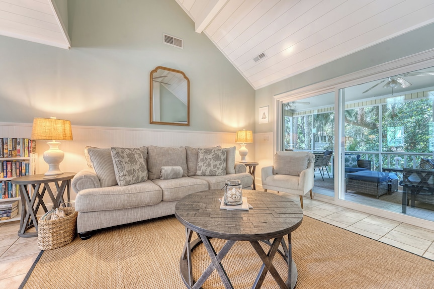 Cool Kids Loft!! - Walk Or Ride To The Beach - Bikes And Amenity Cards Included! - South Carolina