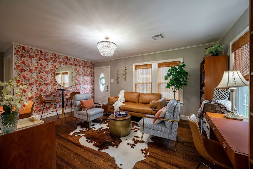 Heights Bungalow Midterm Stay Crew & Insurance Ok -Kingsuite -Fencd Backyard - Houston, TX