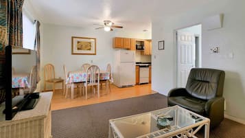 Apartamento luxo, 2 camas de casal, no pátio | 1 quarto, cortinas blackout, ferros/tábuas de passar roupa