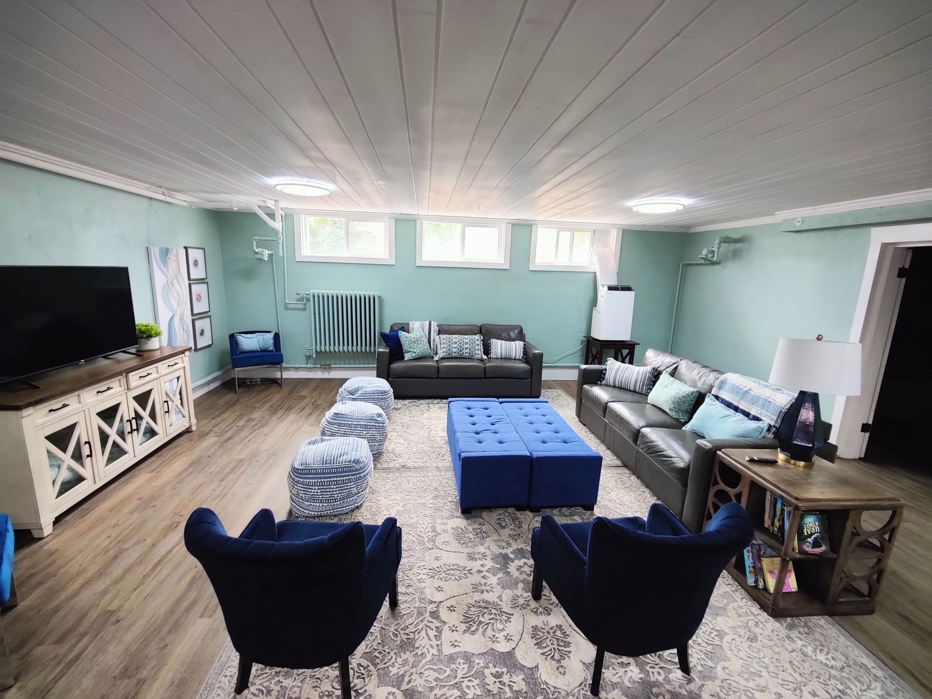 Mckinley Mansion Half Building, Sleeps 35, Gym, Arcade Room - Pocatello, ID