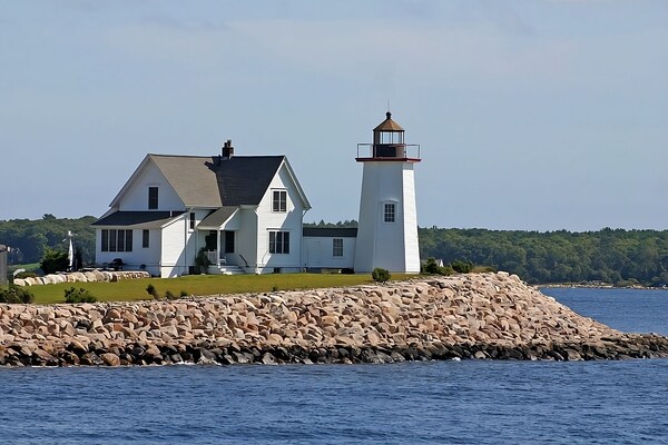 3 Ocean View Units Near Woods Hole Aquarium! Private Beach Access!, Pools! - Old Silver Beach, MA