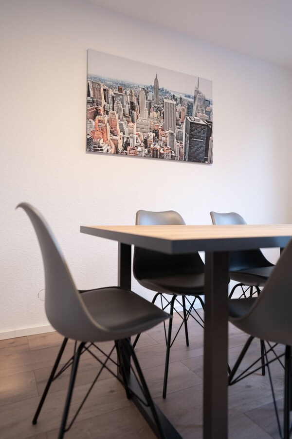 Apartment With 3 Rooms, 2 Bathrooms And Kitchen - Hockenheim
