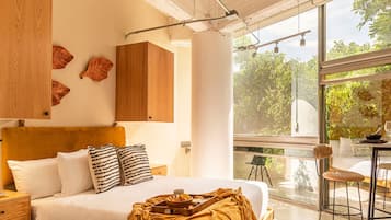 One bedroom Premier Apartment | 1 quarto, cofre com capacidade para portátil, secretária