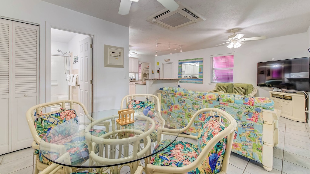 Lush Tropical Plantings In A Gated Compound Located Directly On The Florida Bay - Florida Keys