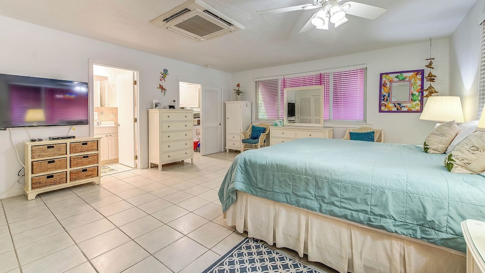 Lush Tropical Plantings In A Gated Compound Located Directly On The Florida Bay - Islamorada, FL