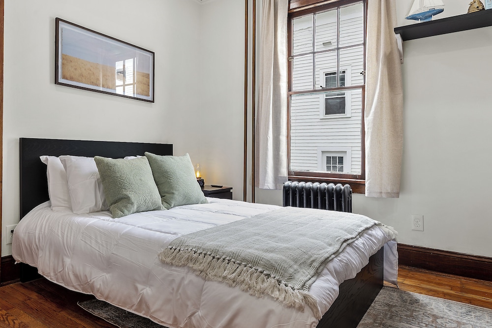 Newly Renovated Gem In Melrose - Pet Friendly - Troy, NY