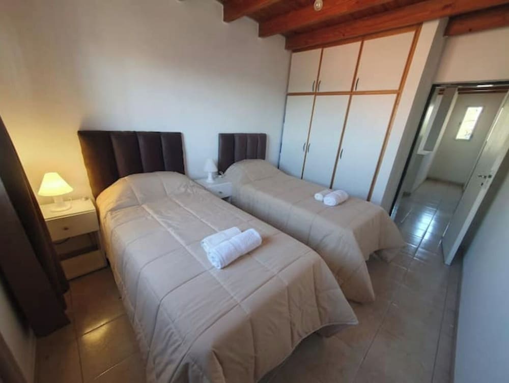 La Casa Está Ubicada En Ciudad De Mendoza Con Vista A La Cordillera De Los Andes - Mendoza