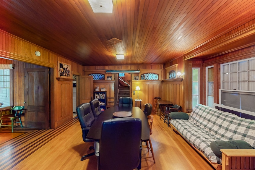 Century-old Lakefront Victorian On A Private Islandboats, Beach & Dog-friendly - Vermont