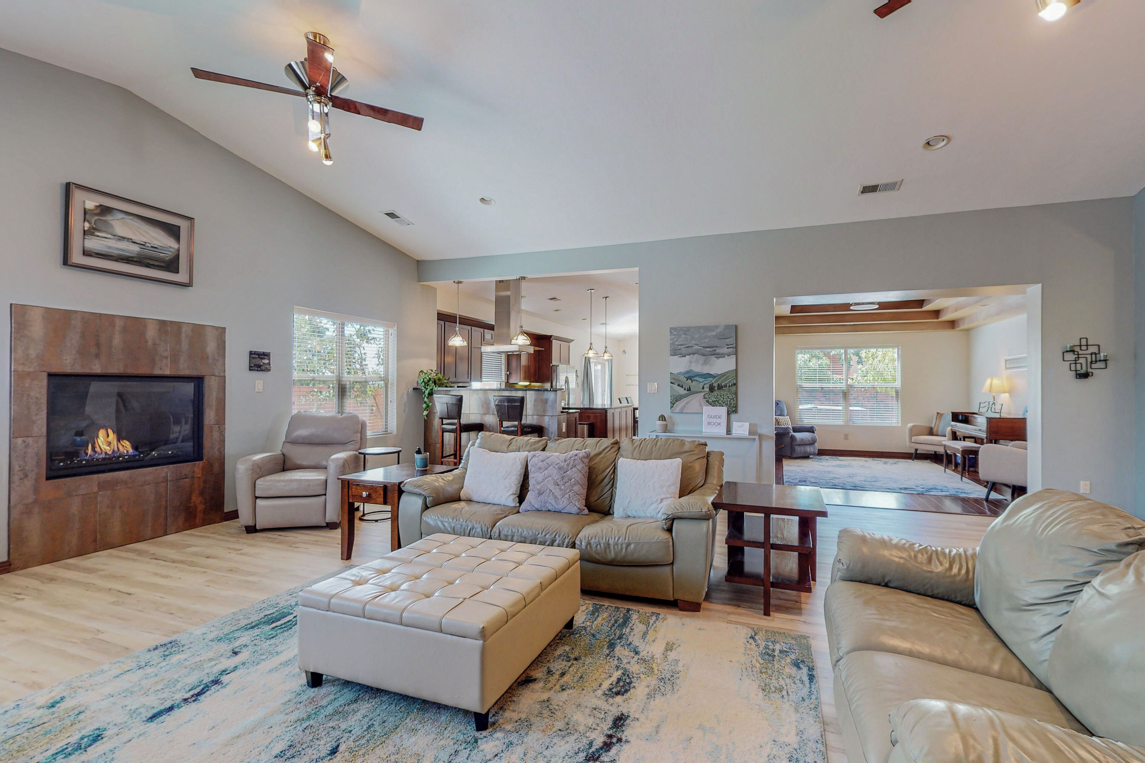 Amazing Views! Large 4-br Home With Hot Tub And Rooftop Deck Overlooking Abq - Albuquerque, NM