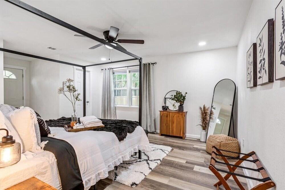 The Craftsman On Clay-4 Blocks To Silos-backyard Retreat-hot Tub And Cowboy Pool - Waco, TX